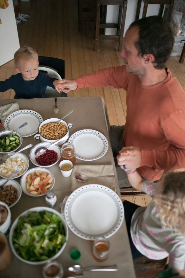 How to Build a Simple Family Dinner Routine That Actually Works (Even ...